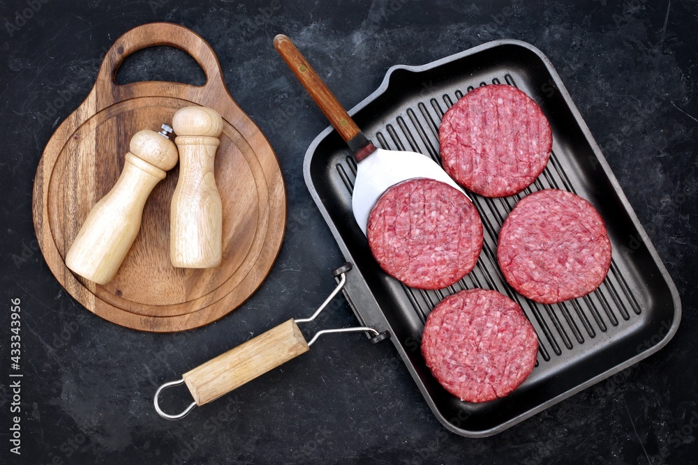 Griddle Grill Pap and Ground Beef Meat Patties for Grilling on Black ...