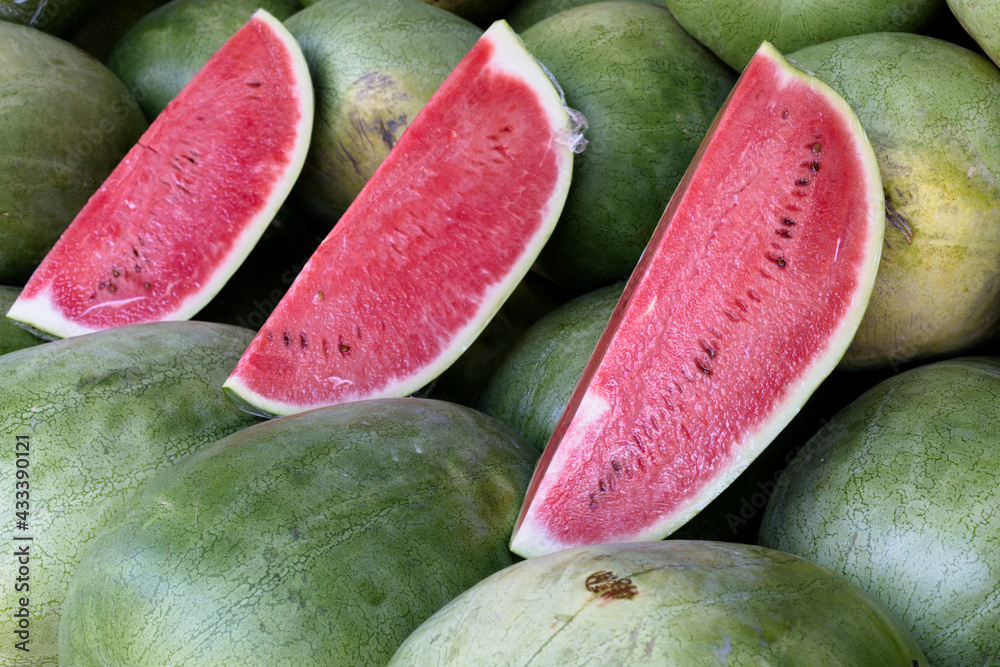 台湾の果物屋さんのスイカ 伝統市場 Taiwan watermelon in Traditional market Stock Photo ...