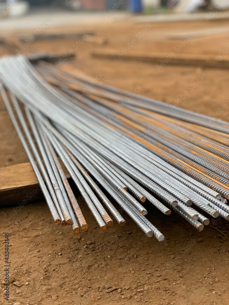 Steel construction reinforcement with longitudinal ribs and transverse ...