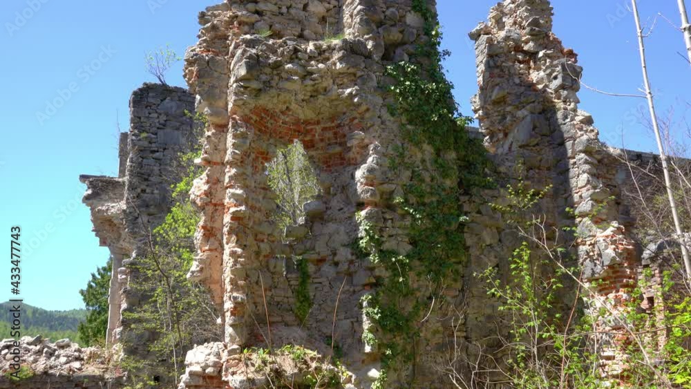 Video „Close up view of ruins of old castle Haasberg in Slovenia ...