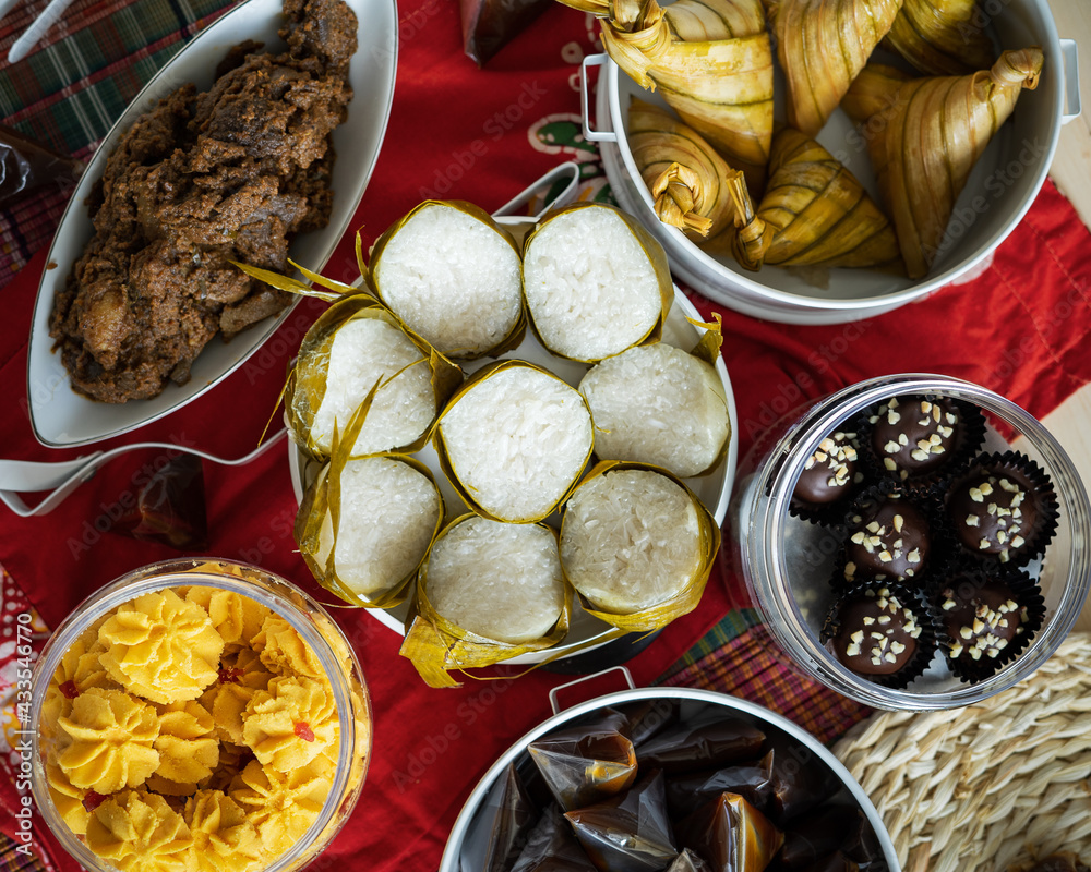 Traditional Malay Food and cookies during Ramadan and Eid Mubarak. Hari ...