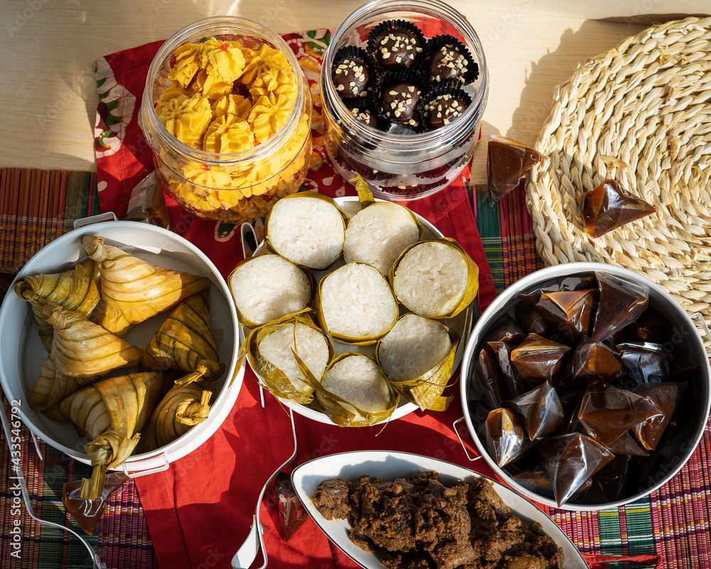 Traditional Malay Food and cookies during Ramadan and Eid Mubarak. Hari ...