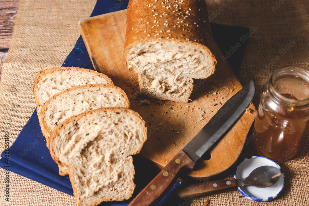 Pan casero delicioso y esponjoso!!! Stock Photo | Adobe Stock