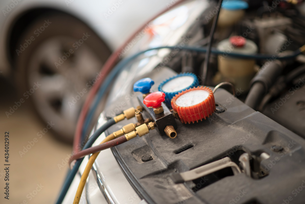 High-pressure valve on the bottom of the car hood pressure gauges, car ...