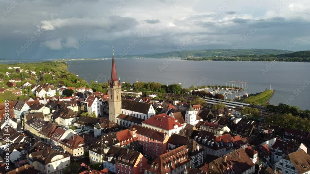 Die Altstadt von Radolfzell am Bodensee mit dem Münsterturm 素材庫影片 ...