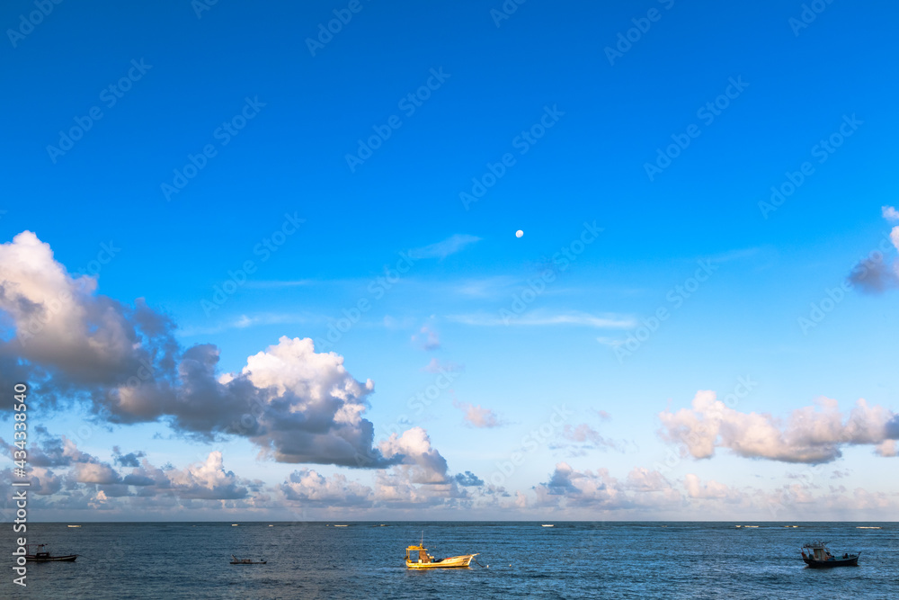 Barco pesqueiro no mar e lua no céu azul Stock Photo | Adobe Stock