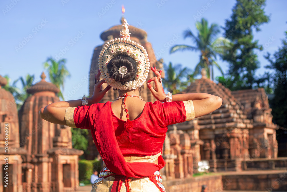 Odissi Tahia Head Gear adorned by the Odissi dancer. Odissi, also ...