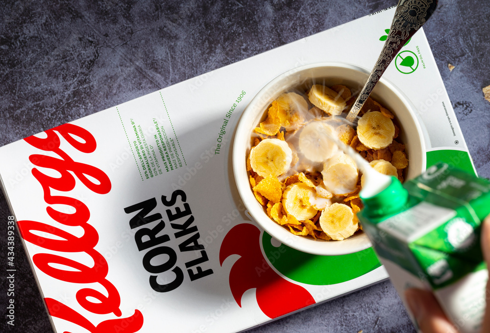 18 May 2021, Top view of a Kellogg's Corn Flakes package, with a bowl ...