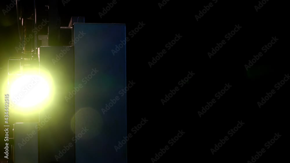 Vidéo Stock Front view of an old-fashioned antique Super 16mm film ...