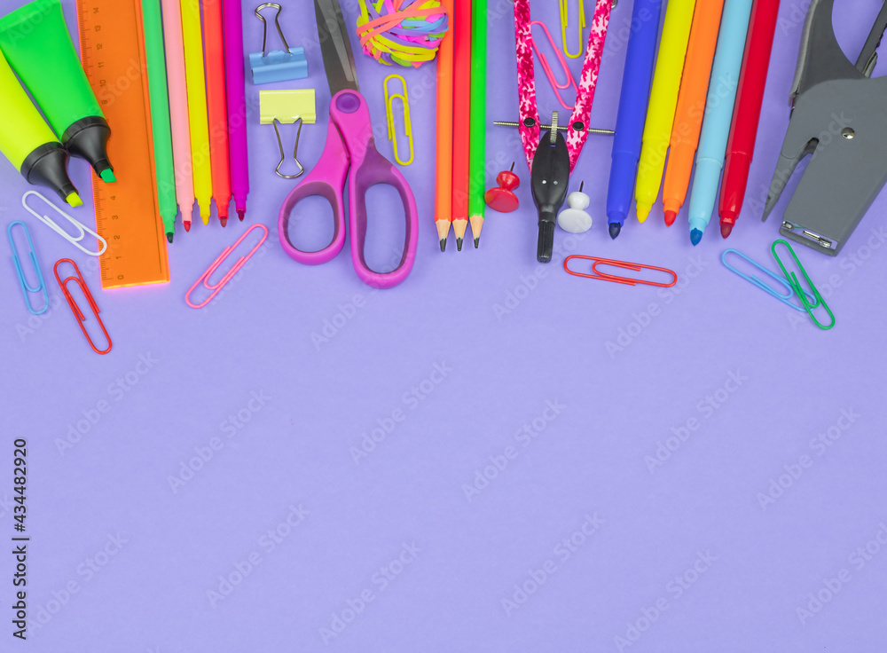 School supplies top view on a violet background with copy space ภาพถ่าย ...