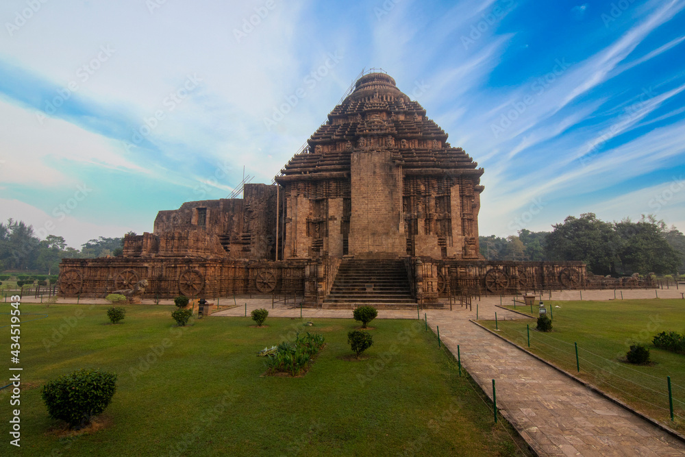 13th century Ancient Indian architecture Konark Sun Temple in Odisha ...
