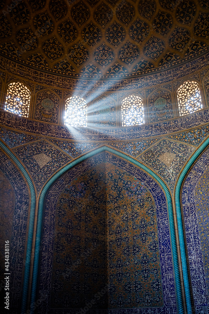 The Sheikh Lutfollah Mosque is registered, along with the Naghsh-i ...