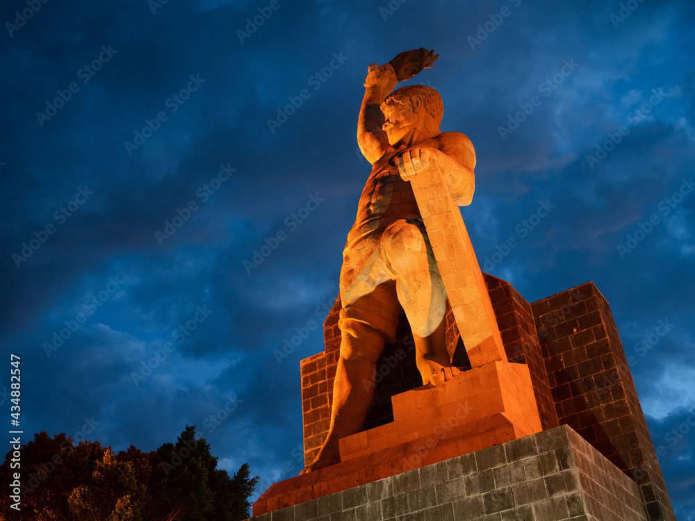 El Pipila statue illuminated at night in Guanajuato City, Mexico ...