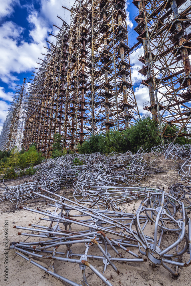 Foto de Old antennas of Soviet Duga radar in abandoned military base in ...