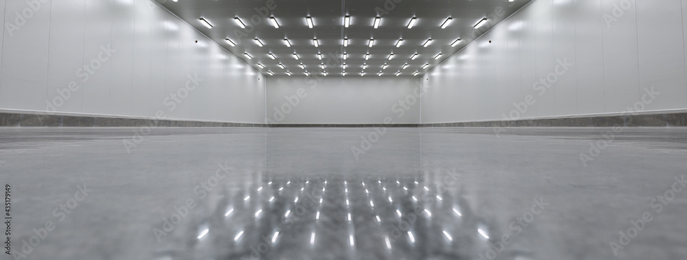 Foto de New cold room storage warehouse for prepare loading cargo ...