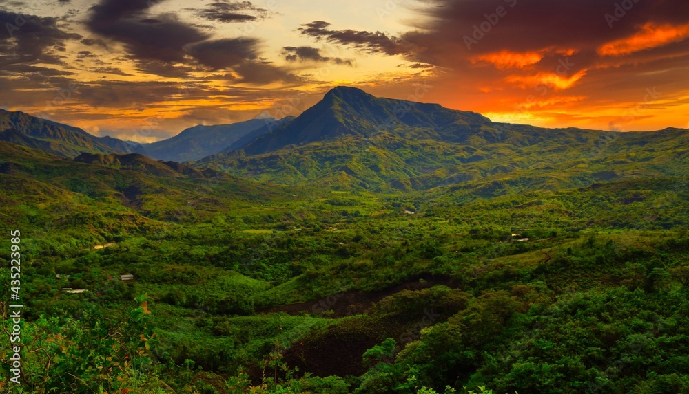 Vista de un Atardecer en una montaña de la comarca Ngabe-Buglé Panamá Stock Photo | Adobe Stock