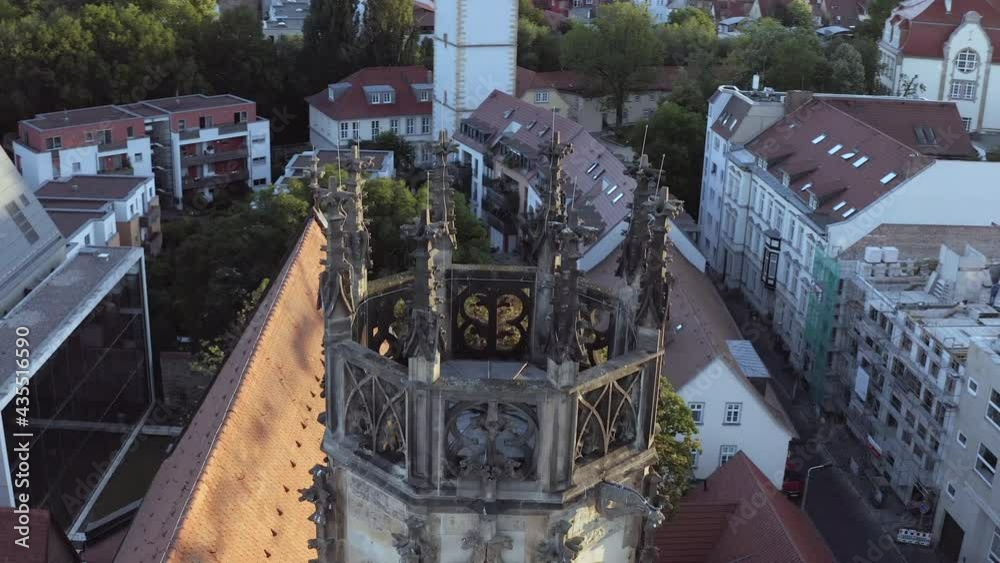 Vidéo Stock Aerial: Circling The Top Pinnacles Of A Bell Tower On An ...