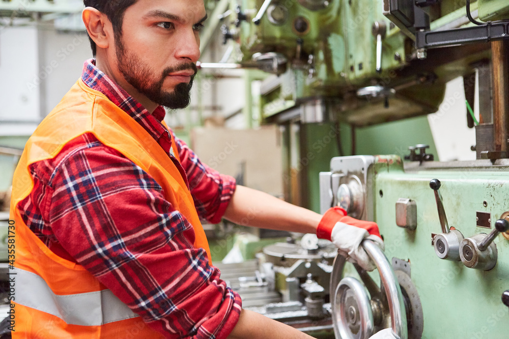 Maschinist an einer Maschine in einer Metallfabrik Stock Photo | Adobe ...