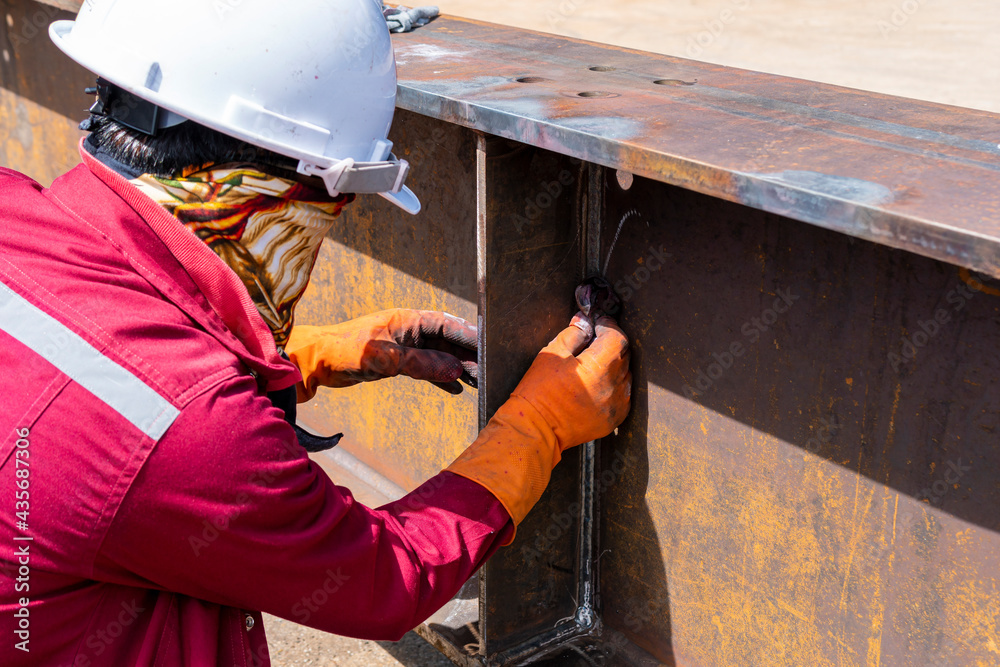 Step to use rag wipe Solvent Remover to cleaning the welded surface ...