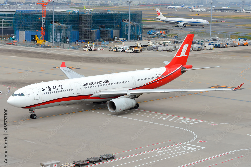 Shanghai Airlines Airbus A330 inbound from Shanghai Pudong Airport ...