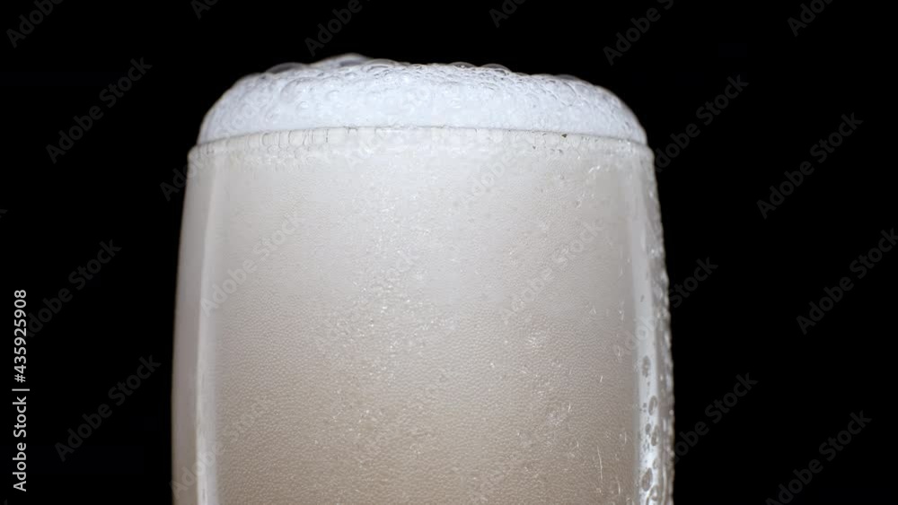 Vidéo Stock Light beer is pouring into glass. Lager Beer forming foam close up. Refreshing and ...