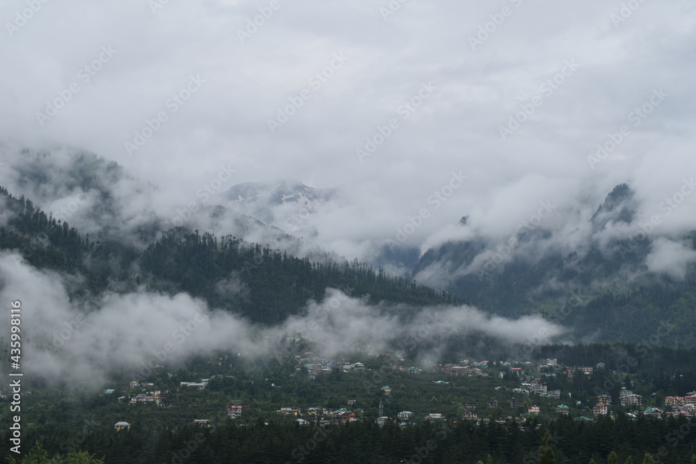 A picture of the scenic beauty of Manali and its route to Rohtang pass ...