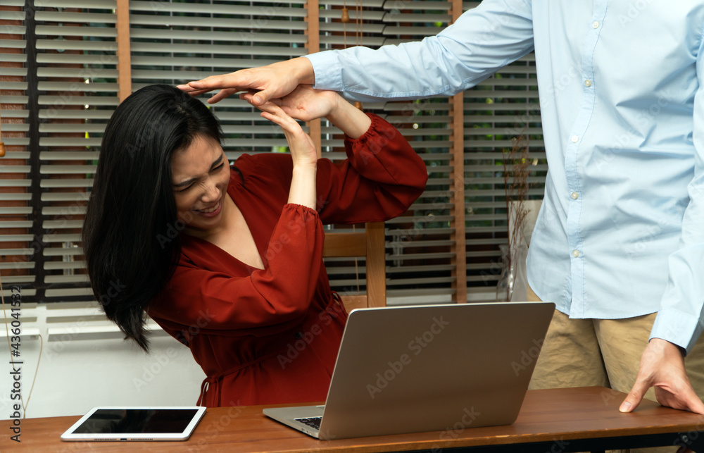 Boss attempts to touch the shoulder of a young female employee in ...