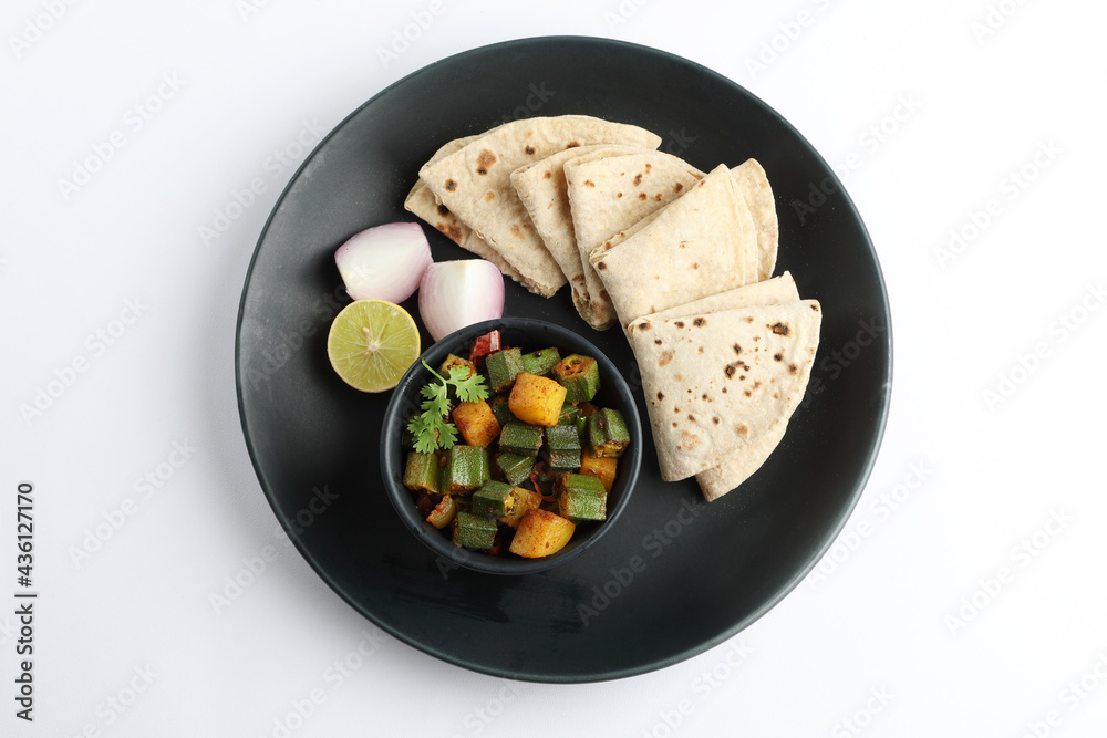 Foto de Indian style Masala Sabji OR Sabzi of fried Bhindi OR Aloo ...