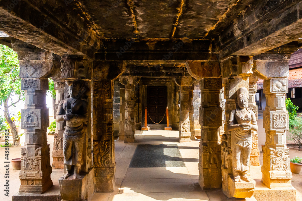 Foto de Ancient Temple Statues do Stock | Adobe Stock