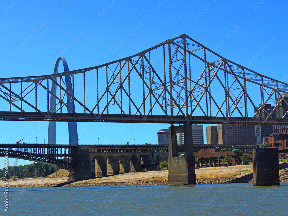 Gateway arch, eads bridge, and martin luther king bridge as seen from ...