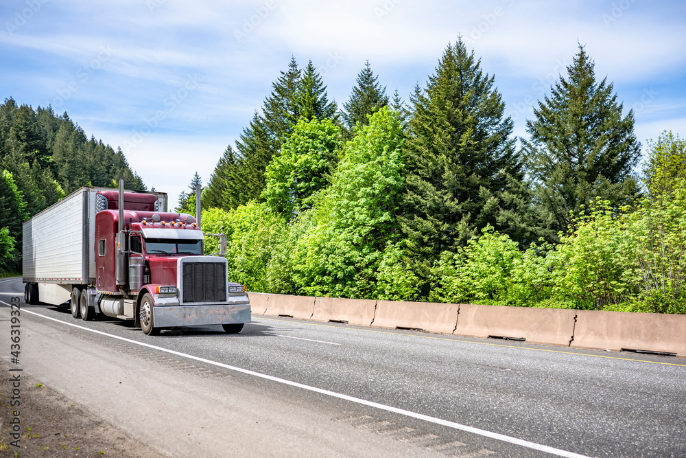 American idol burgundy classic big rig semi truck tractor transporting ...