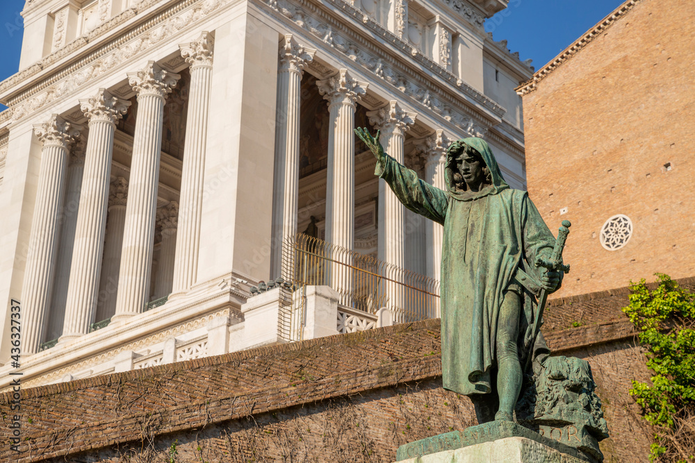 Detail of the statue of Cola di Rienzo, with the colonnade of the altar ...