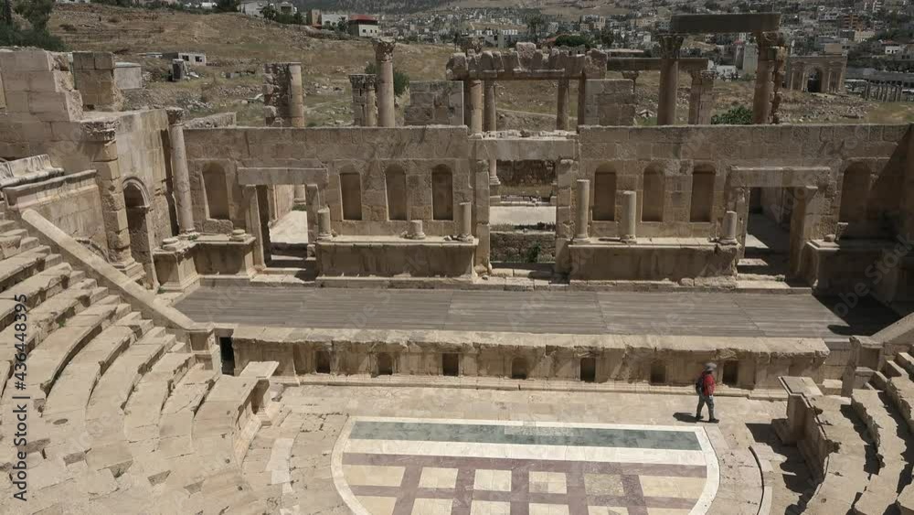 Vídeo do Stock: Jordan - 05.01.2021: Roman ruins in the Jordanian city ...