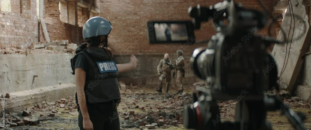 HANDHELD Behind the scenes of female war journalist correspondent ...