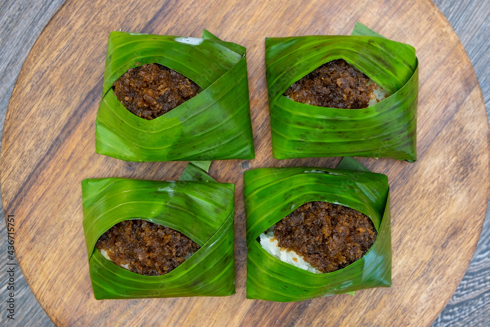 Kuih Pulut inti, traditional Malaysian dessert. Savory glutinous rice ...