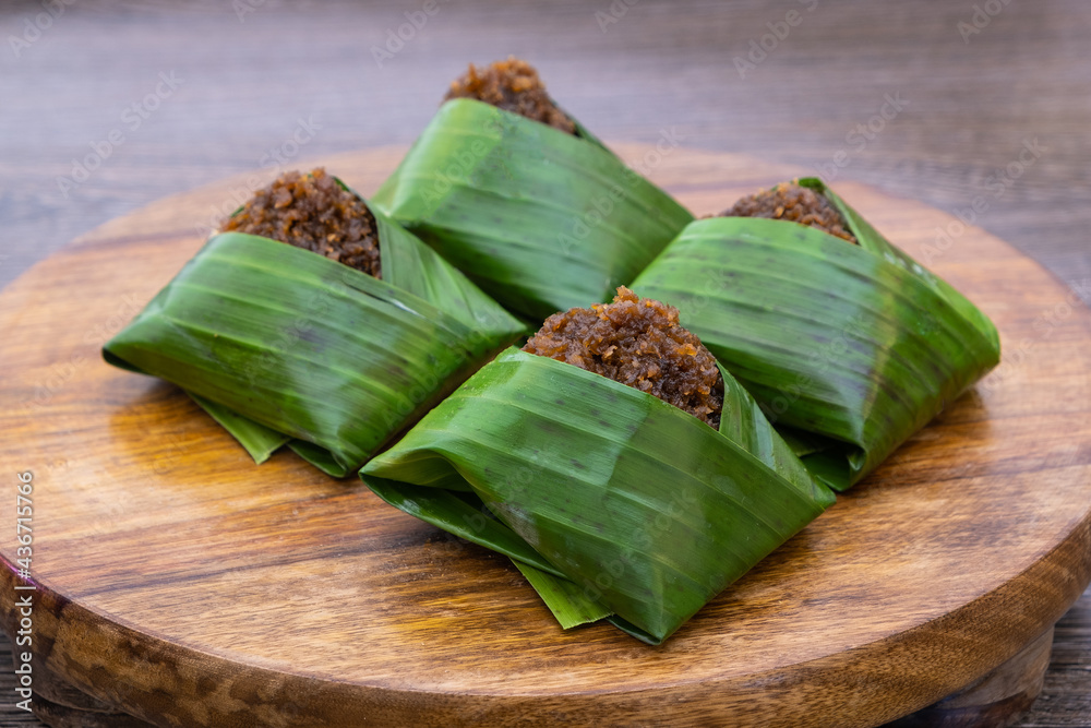Foto de Kuih Pulut inti, traditional Malaysian dessert. Savory ...