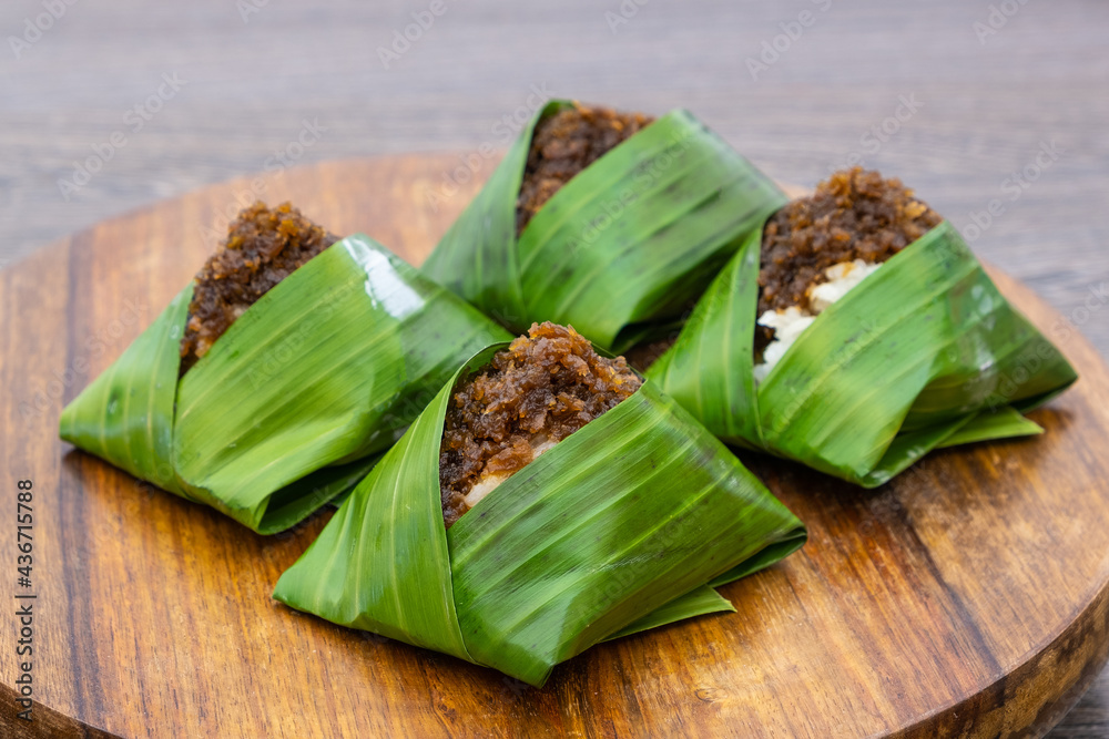 Kuih Pulut inti, traditional Malaysian dessert. Savory glutinous rice ...