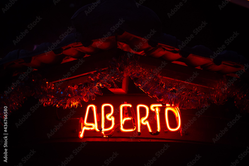Sinal ABERTO em NEON Stock Photo | Adobe Stock