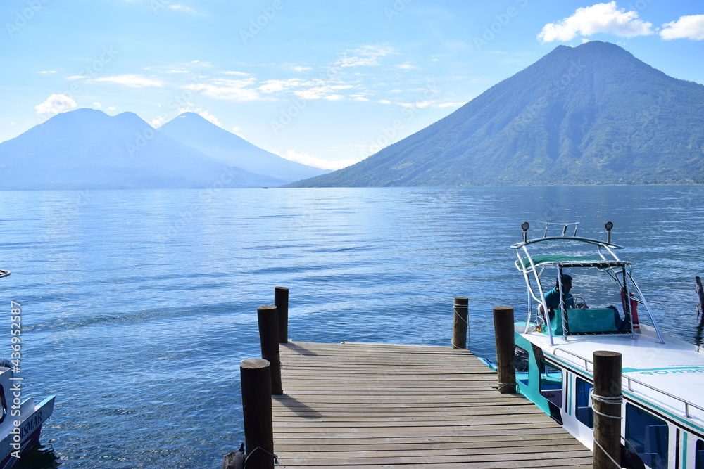 Lago de Atitlán en Guatemala Stock Photo | Adobe Stock