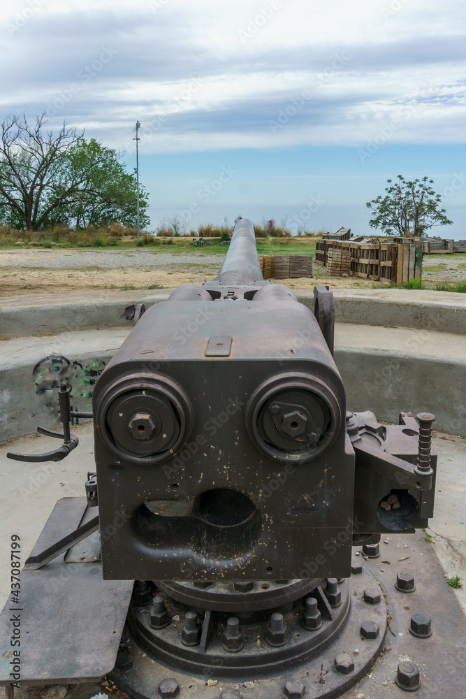 Artillery machine gun in a bunker. Concept the horror of war Stock ...