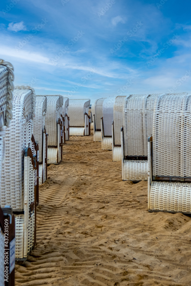 Elegantes Strandkorb Cuxhaven Duhnen Felder Bild