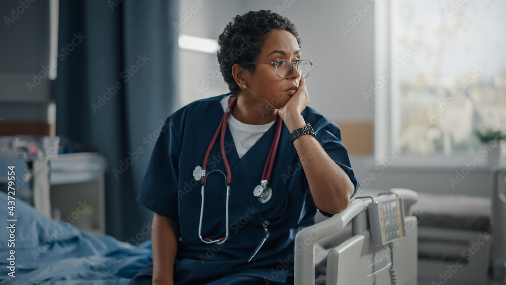 Fotografia do Stock: Hospital Ward: Portrait of Sad, Tired Black Nurse ...