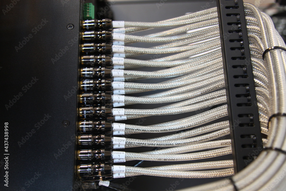 Connecting an audio amplifier using a coaxial cable with an RCA ...