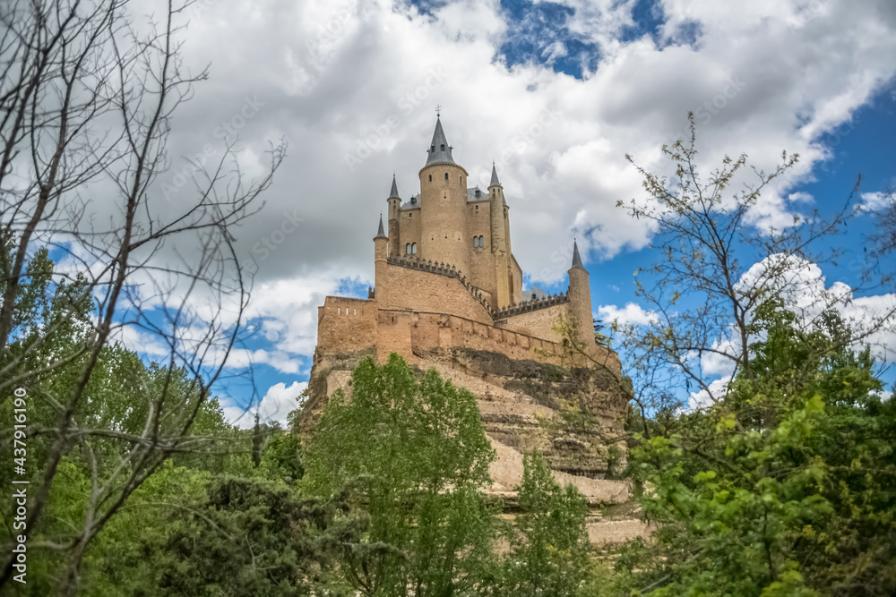 Foto de Majestic detailed front view at the iconic spanish medieval ...