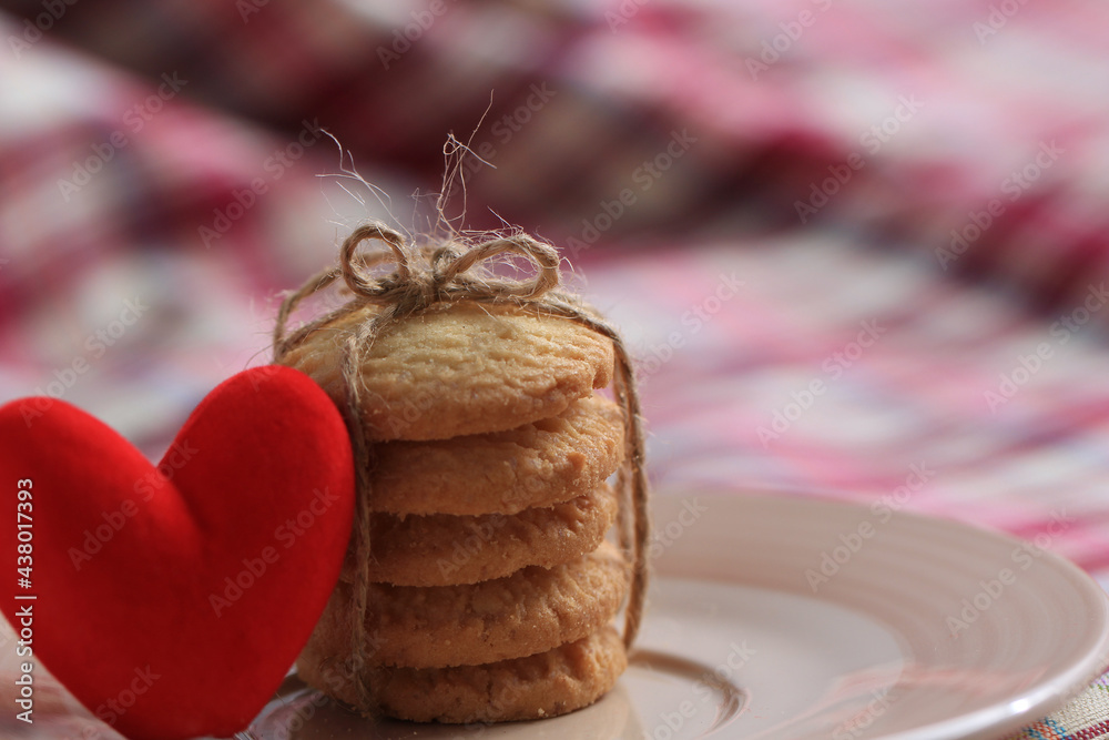 Open and closed flip sign in front of coffee shop and restaurant glass ...