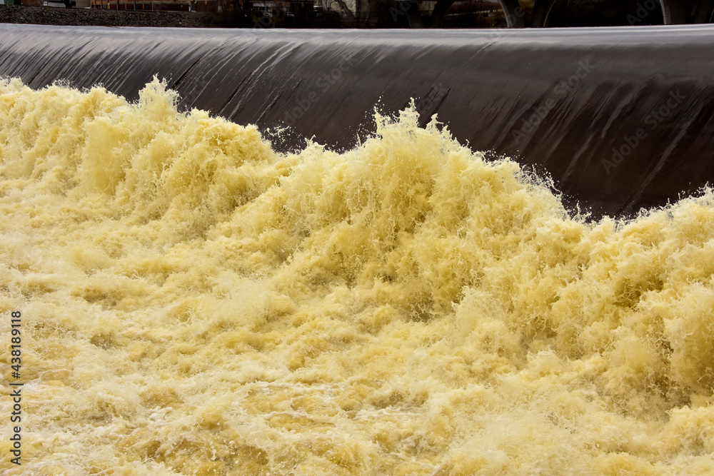 Low Head Dams like this one on the Mississippi river change water level ...