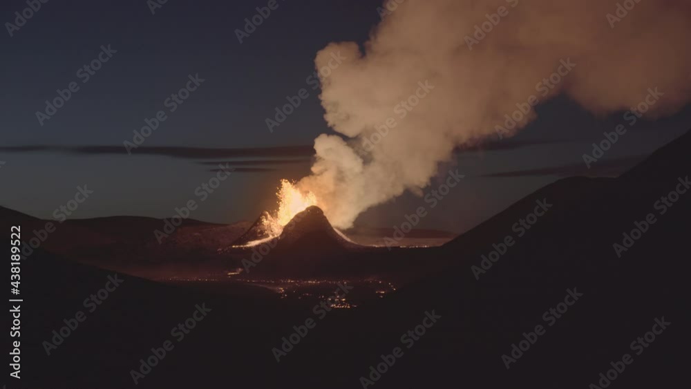 Volcano erupting in valley calm dawn Iceland 2021 Stock ビデオ | Adobe Stock