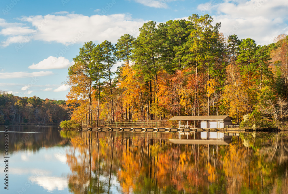 Autumn scene at Umstead Park State Park in Raleigh, North Carolina ...