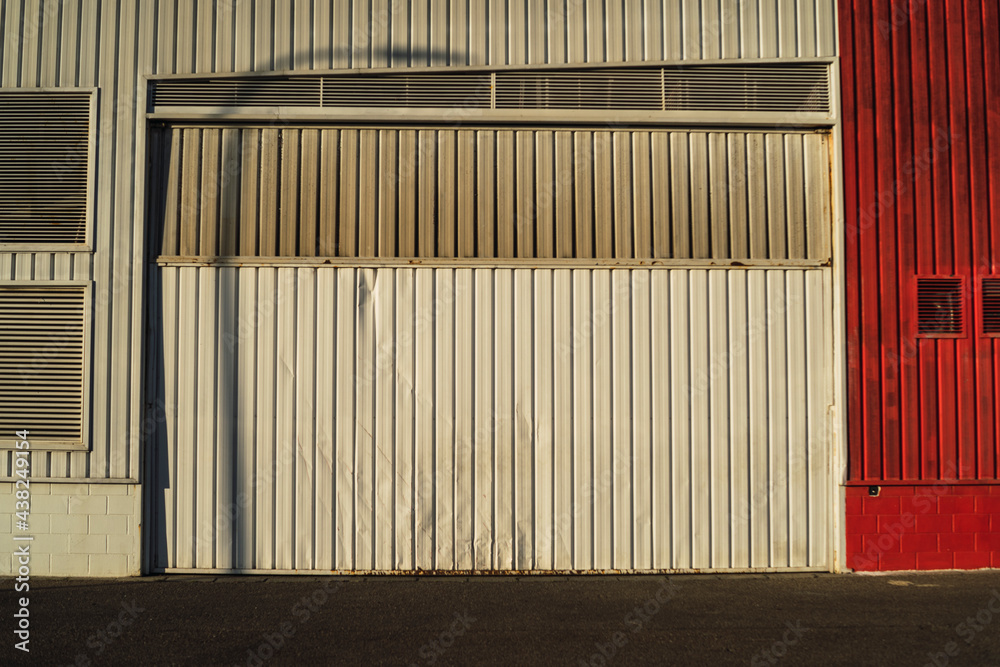 Porton metalico de una nave industrial despintada Stock Photo | Adobe Stock
