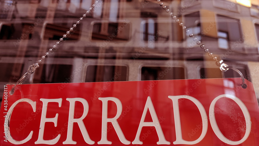 Cartel informativo de: Cerrado, de color rojo y letras en blanco, en ...